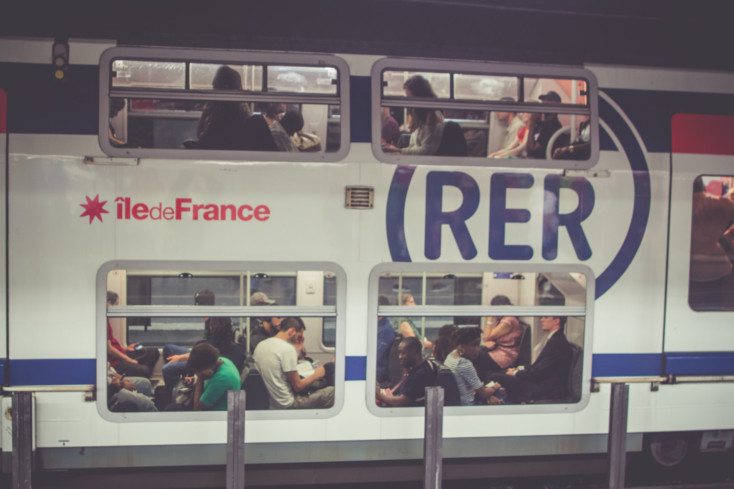 Qu'est-ce que le RER et comment l'utiliser ? - Voyage10.fr